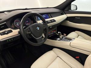 White BMW 530 Gran Turismo 2014 in Marijampole, with an engine capacity of 2.99 L and mileage of 325 thousand km for 15650 €, photo 21 on AUTOMOTO.COM.LV