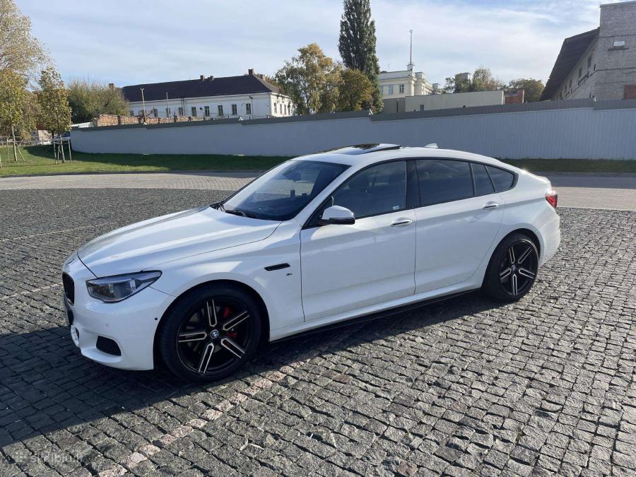 White BMW 530 Gran Turismo 2017 in Klaipeda, with an engine capacity of 3.00 L and mileage of 320 thousand km for 17800 €, photo 1 on AUTOMOTO.COM.LV