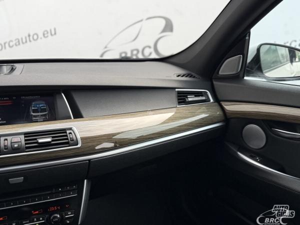 White BMW 530 Gran Turismo 2017 in Avizieniai, with an engine capacity of 3.00 L and mileage of 318 thousand km for 15700 €, photo 5 on AUTOMOTO.COM.LV