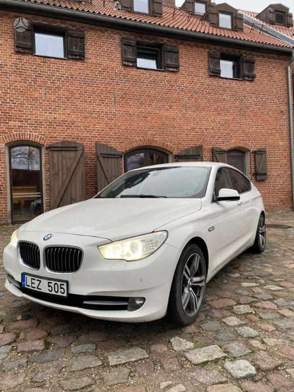 White BMW 530 Gran Turismo 2012 in Klaipeda, with an engine capacity of 3.00 L and mileage of 421 thousand km for 7200 €, photo 1 on AUTOMOTO.COM.LV