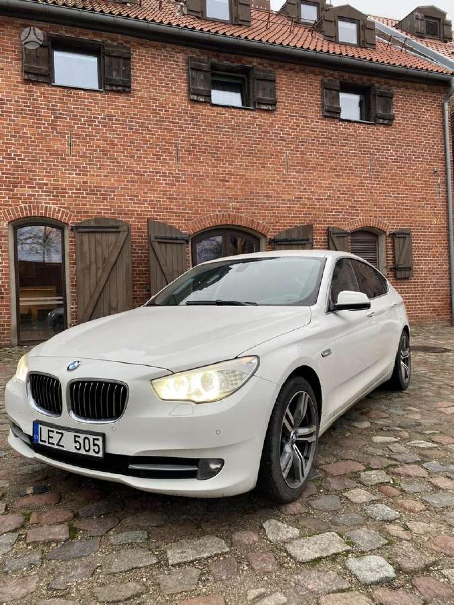 White BMW 530 Gran Turismo 2012 in Klaipeda, with an engine capacity of 3.00 L and mileage of 421 thousand km for 7200 €, photo 1 on AUTOMOTO.COM.LV