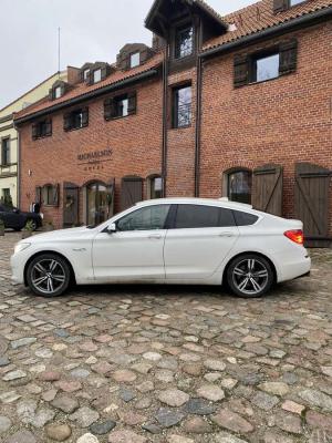 White BMW 530 Gran Turismo 2012 in Klaipeda, with an engine capacity of 3.00 L and mileage of 421 thousand km for 7200 €, photo 8 on AUTOMOTO.COM.LV