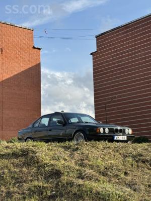 Zaļš BMW 530 1988 Daugavpils, ar dzinēja tilpumu 3.00 L un nobraukumu 310 tūkst. km par 7250 €, foto 31 vietnē AUTOMOTO.COM.LV