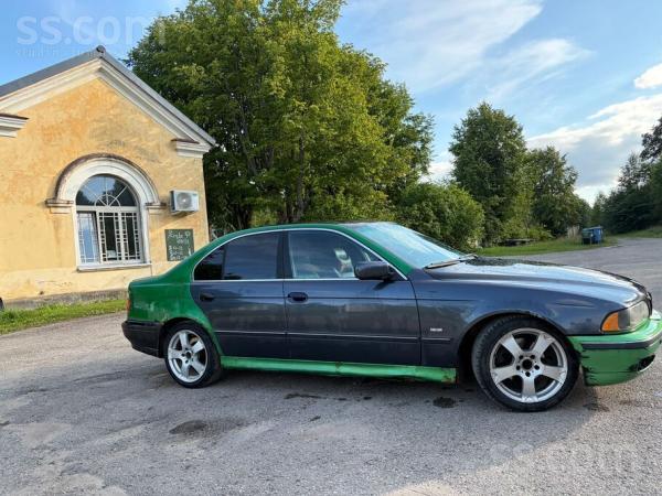Green BMW 530 2000 in Ogre, with an engine capacity of 3.00 L and mileage of 349 thousand km for 900 €, photo 3 on AUTOMOTO.COM.LV
