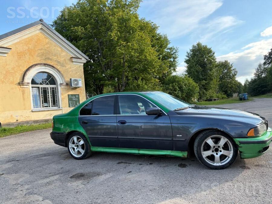 Green BMW 530 2000 in Ogre, with an engine capacity of 3.00 L and mileage of 349 thousand km for 900 €, photo 4 on AUTOMOTO.COM.LV