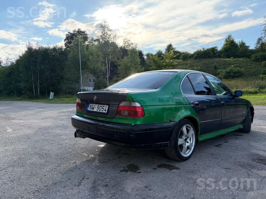 Green BMW 530 2000 in Ogre, with an engine capacity of 3.00 L and mileage of 349 thousand km for 900 €, photo 5 on AUTOMOTO.COM.LV