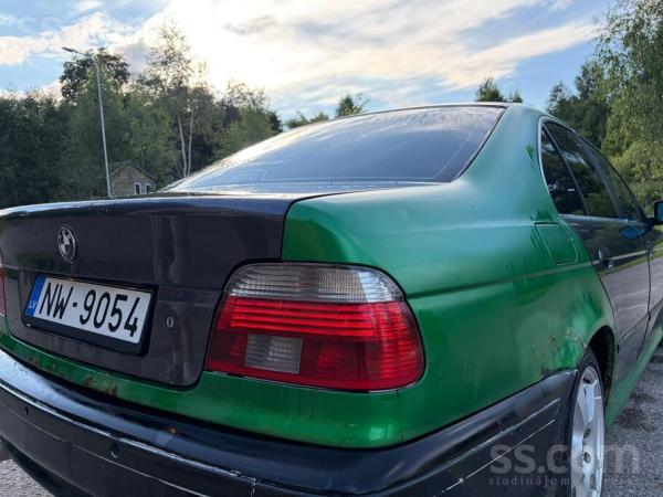 Green BMW 530 2000 in Ogre, with an engine capacity of 3.00 L and mileage of 349 thousand km for 900 €, photo 5 on AUTOMOTO.COM.LV