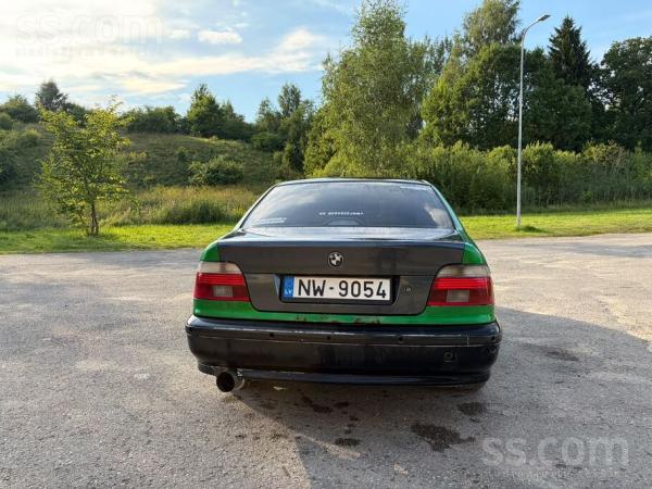 Green BMW 530 2000 in Ogre, with an engine capacity of 3.00 L and mileage of 349 thousand km for 900 €, photo 6 on AUTOMOTO.COM.LV