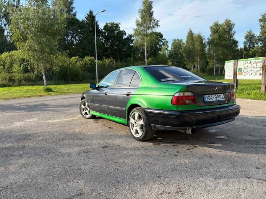 Green BMW 530 2000 in Ogre, with an engine capacity of 3.00 L and mileage of 349 thousand km for 900 €, photo 8 on AUTOMOTO.COM.LV