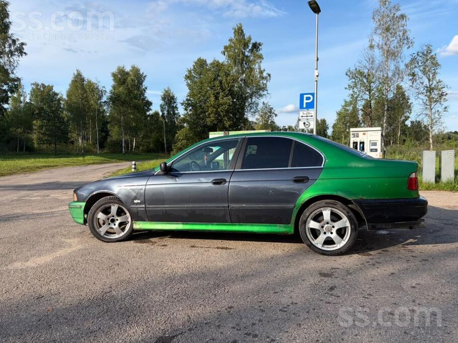 Green BMW 530 2000 in Ogre, with an engine capacity of 3.00 L and mileage of 349 thousand km for 900 €, photo 9 on AUTOMOTO.COM.LV