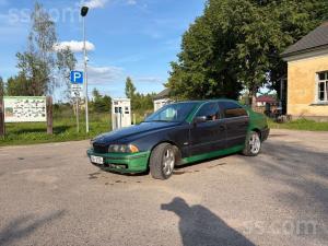 Green BMW 530 2000 in Ogre, with an engine capacity of 3.00 L and mileage of 349 thousand km for 900 €, photo 10 on AUTOMOTO.COM.LV