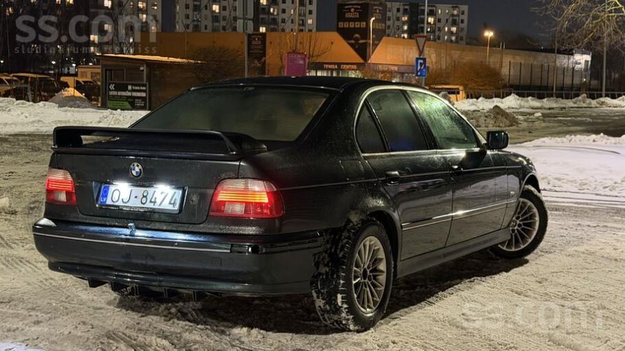 Zaļš BMW 530 2001 Rīga, ar dzinēja tilpumu 3.00 L un nobraukumu 365 tūkst. km par 2450 €, foto 5 vietnē AUTOMOTO.COM.LV