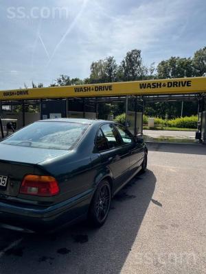 Green BMW 530 2001 in Riga, with an engine capacity of 3.00 L and mileage of 450 thousand km for 2800 €, photo 5 on AUTOMOTO.COM.LV