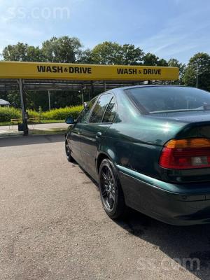 Green BMW 530 2001 in Riga, with an engine capacity of 3.00 L and mileage of 450 thousand km for 2800 €, photo 7 on AUTOMOTO.COM.LV