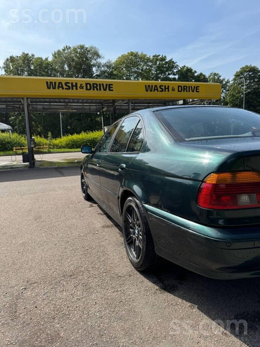 Green BMW 530 2001 in Riga, with an engine capacity of 3.00 L and mileage of 450 thousand km for 2800 €, photo 7 on AUTOMOTO.COM.LV