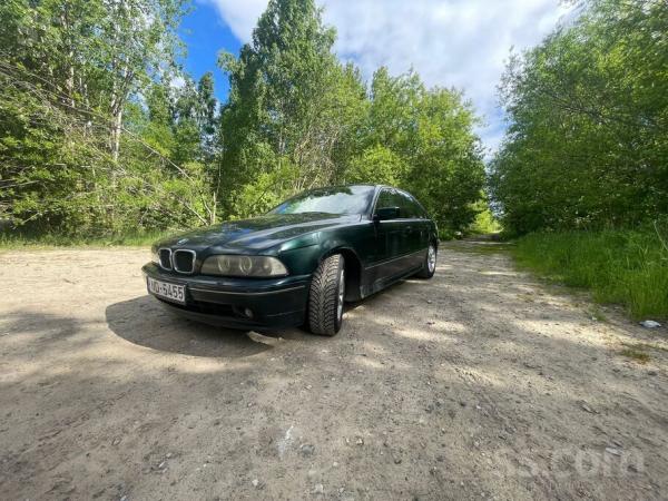 Green BMW 530 2002 in Riga, with an engine capacity of 3.00 L and mileage of 325 thousand km for 2500 €, photo 2 on AUTOMOTO.COM.LV