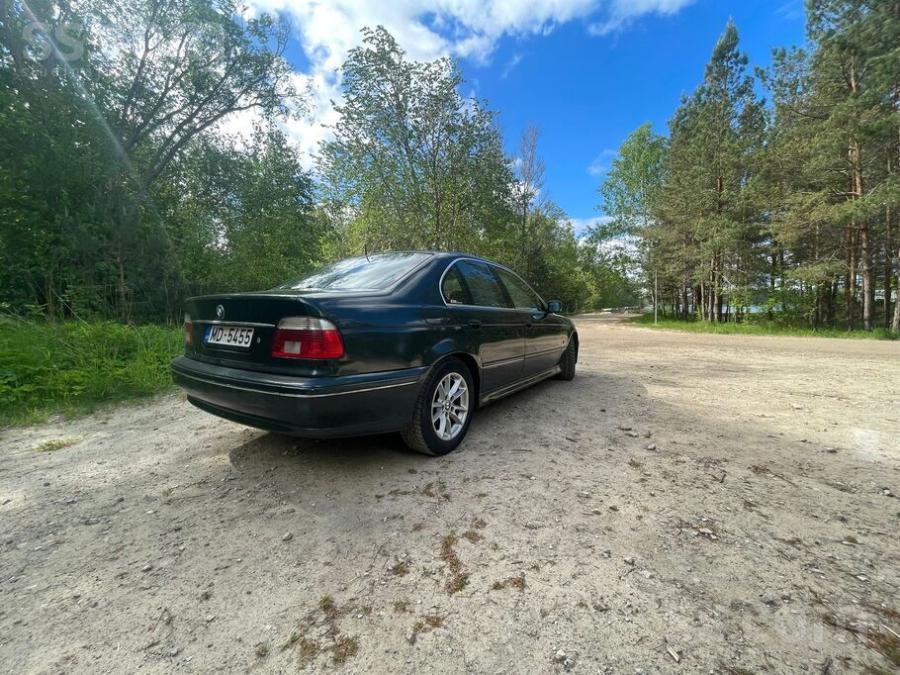 Green BMW 530 2002 in Riga, with an engine capacity of 3.00 L and mileage of 325 thousand km for 2500 €, photo 5 on AUTOMOTO.COM.LV