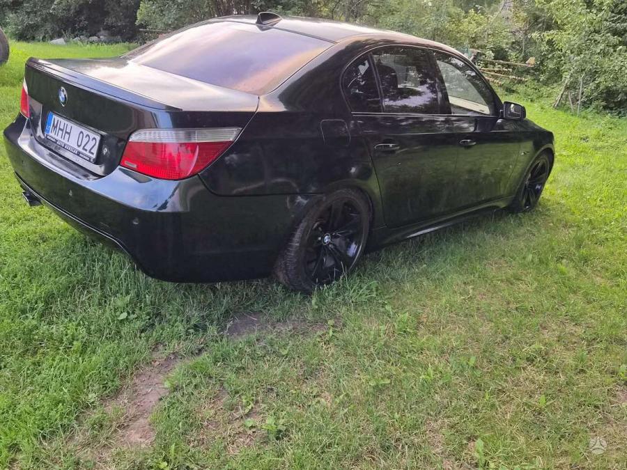 Green BMW 530 2005 in Druskininkai, with an engine capacity of 2.99 L and mileage of 300 thousand km for 5300 €, photo 3 on AUTOMOTO.COM.LV