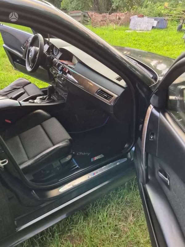 Green BMW 530 2005 in Druskininkai, with an engine capacity of 2.99 L and mileage of 300 thousand km for 5300 €, photo 6 on AUTOMOTO.COM.LV