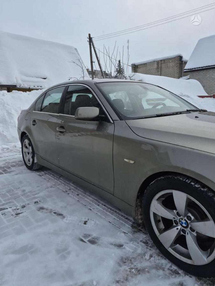Zaļš BMW 530 2006 Telšiai, ar dzinēja tilpumu 3.00 L un nobraukumu 321 tūkst. km par 2200 €, foto 5 vietnē AUTOMOTO.COM.LV