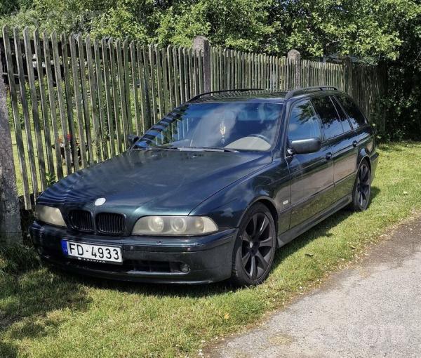 Green BMW 530 2003 in Riga, with an engine capacity of 3.00 L and mileage of 312 thousand km for 17000 €, photo 2 on AUTOMOTO.COM.LV
