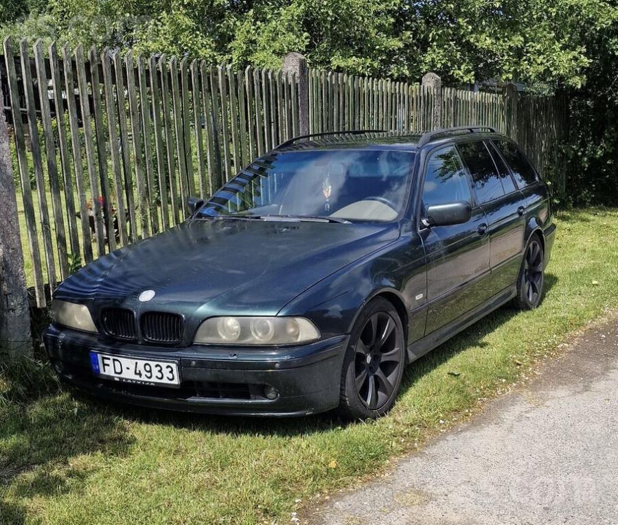 Green BMW 530 2003 in Riga, with an engine capacity of 3.00 L and mileage of 312 thousand km for 17000 €, photo 2 on AUTOMOTO.COM.LV