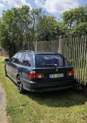 Green BMW 530 2003 in Riga, with an engine capacity of 3.00 L and mileage of 312 thousand km for 17000 €, photo 5 on AUTOMOTO.COM.LV