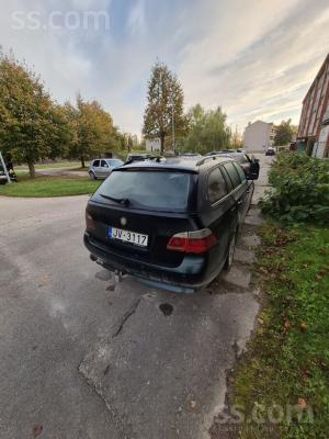 Green BMW 530 2004 in Jekabpils, with an engine capacity of 3.00 L and mileage of 419 thousand km for 2700 €, photo 3 on AUTOMOTO.COM.LV