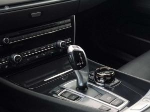 Grey BMW 530 2009 in Vilnius, with an engine capacity of 3.00 L and mileage of 271 thousand km for 8999 €, photo 18 on AUTOMOTO.COM.LV
