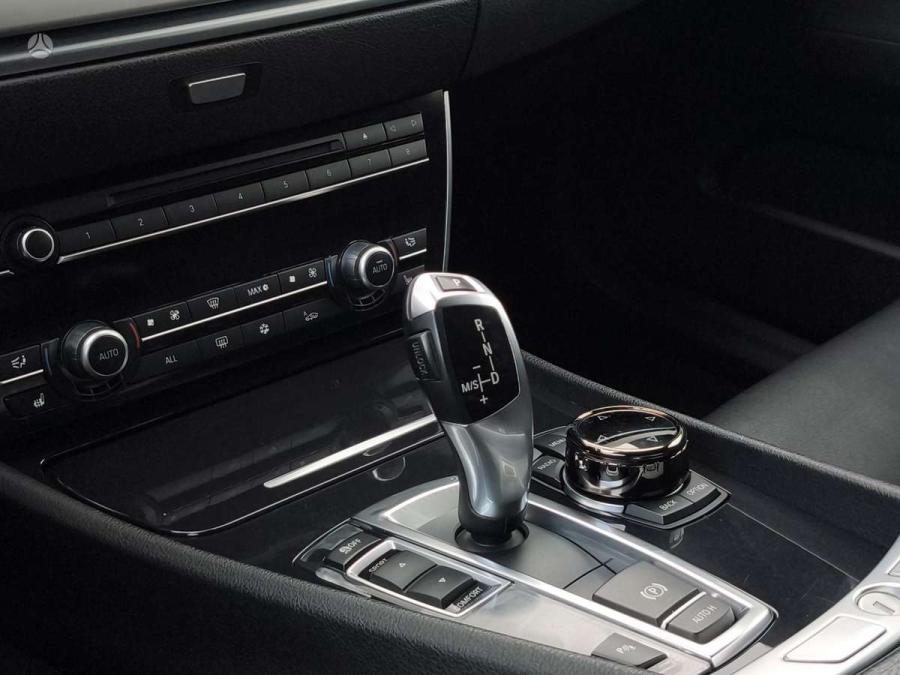 Grey BMW 530 2009 in Vilnius, with an engine capacity of 3.00 L and mileage of 271 thousand km for 8999 €, photo 18 on AUTOMOTO.COM.LV