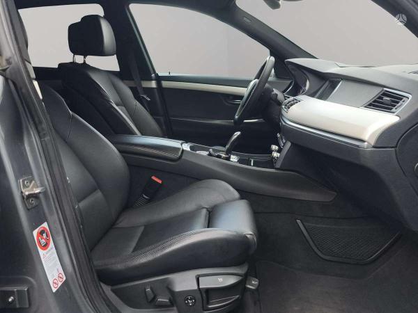 Grey BMW 530 2009 in Vilnius, with an engine capacity of 3.00 L and mileage of 271 thousand km for 8999 €, photo 8 on AUTOMOTO.COM.LV
