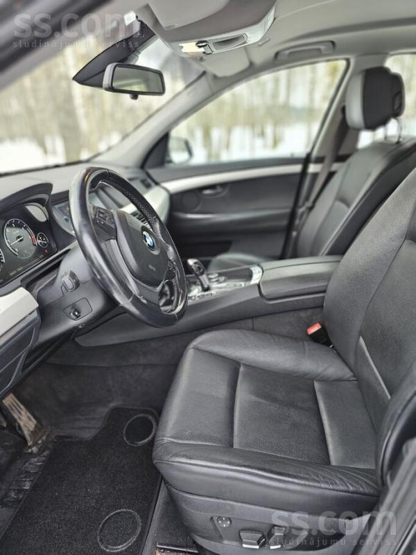 Grey BMW 530 2010 in Riga, with an engine capacity of 3.00 L and mileage of 270 thousand km for 9300 €, photo 4 on AUTOMOTO.COM.LV