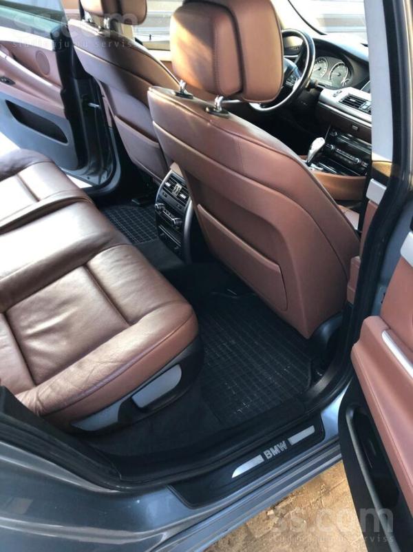Grey BMW 530 2010 in Jelgava, with an engine capacity of 3.00 L and mileage of 236 thousand km for 10900 €, photo 10 on AUTOMOTO.COM.LV