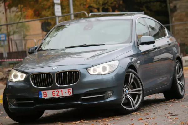 Grey BMW 530 2010 in Riga, with an engine capacity of 3.00 L and mileage of 236 thousand km for 11990 €, photo 1 on AUTOMOTO.COM.LV