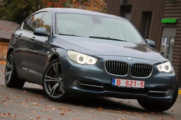 Grey BMW 530 2010 in Riga, with an engine capacity of 3.00 L and mileage of 236 thousand km for 11990 €, photo 3 on AUTOMOTO.COM.LV