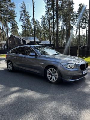 Grey BMW 530 2010 in Riga, with an engine capacity of 3.00 L and mileage of 291 thousand km for 10300 €, photo 3 on AUTOMOTO.COM.LV