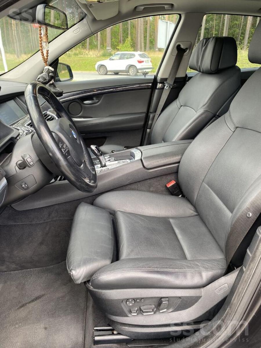 Grey BMW 530 2010 in Riga, with an engine capacity of 3.00 L and mileage of 319 thousand km for 8600 €, photo 10 on AUTOMOTO.COM.LV