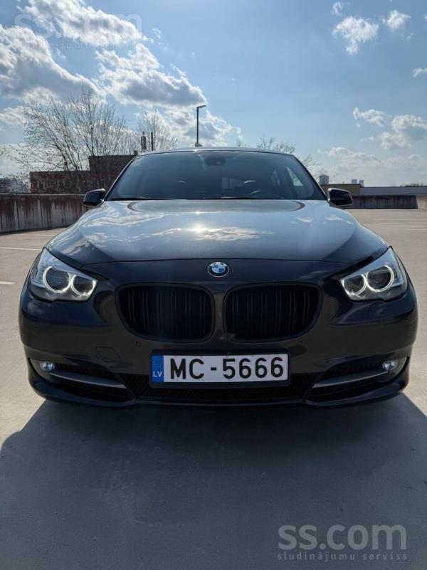 Grey BMW 530 2012 in Riga, with an engine capacity of 3.00 L and mileage of 281 thousand km for 10200 €, photo 2 on AUTOMOTO.COM.LV