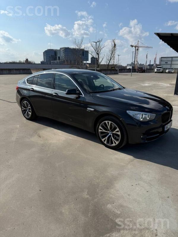 Grey BMW 530 2012 in Riga, with an engine capacity of 3.00 L and mileage of 281 thousand km for 10200 €, photo 3 on AUTOMOTO.COM.LV