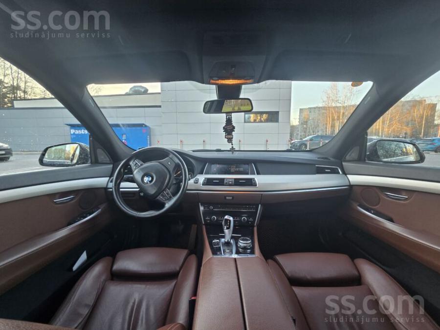Grey BMW 530 2014 in Riga, with an engine capacity of 3.00 L and mileage of 263 thousand km for 14500 €, photo 5 on AUTOMOTO.COM.LV