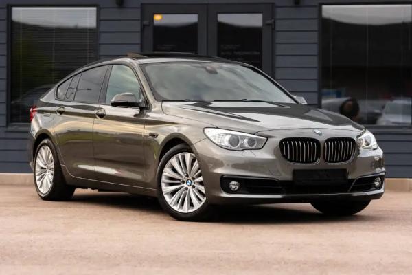 Grey BMW 530 2014 in Jelgava, with an engine capacity of 3.00 L and mileage of 250 thousand km for 16950 €, photo 1 on AUTOMOTO.COM.LV
