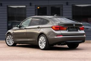 Grey BMW 530 2014 in Jelgava, with an engine capacity of 3.00 L and mileage of 250 thousand km for 16950 €, photo 3 on AUTOMOTO.COM.LV