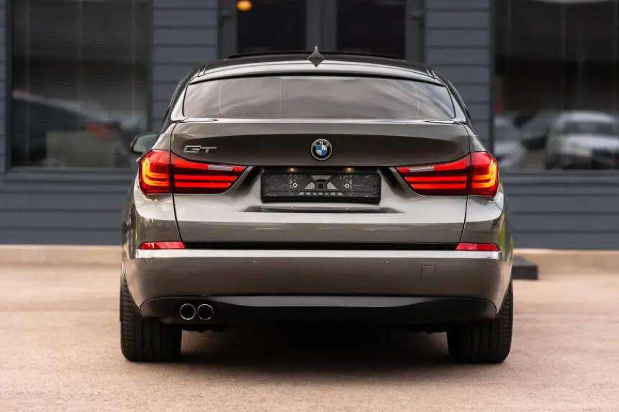 Grey BMW 530 2014 in Jelgava, with an engine capacity of 3.00 L and mileage of 250 thousand km for 16950 €, photo 8 on AUTOMOTO.COM.LV