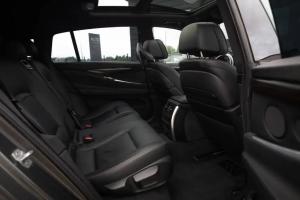 Grey BMW 530 2014 in Jelgava, with an engine capacity of 3.00 L and mileage of 250 thousand km for 16950 €, photo 12 on AUTOMOTO.COM.LV
