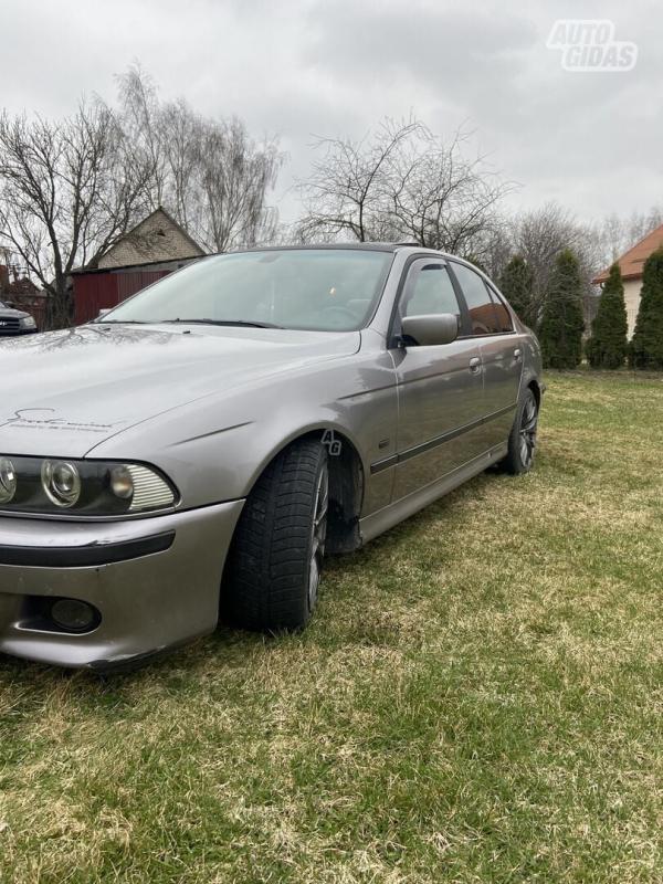 Pelēks BMW 530 1999 Šalčininkai, ar dzinēja tilpumu 3.00 L un nobraukumu 438 tūkst. km par 2550 €, foto 2 vietnē AUTOMOTO.COM.LV