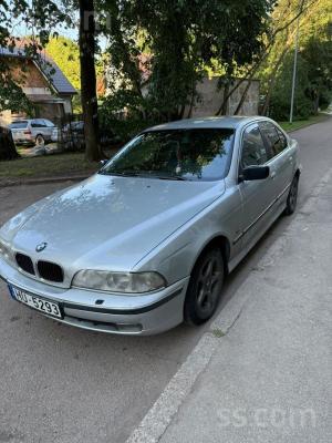 Grey BMW 530 1999 in Riga, with an engine capacity of 3.00 L and mileage of 404 thousand km for 1950 €, photo 3 on AUTOMOTO.COM.LV