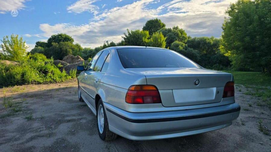 Grey BMW 530 1999 in Taurage, with an engine capacity of 2.93 L and mileage of 385 thousand km for 4000 €, photo 4 on AUTOMOTO.COM.LV