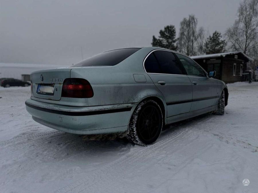 Pelēks BMW 530 2000 Trakai, ar dzinēja tilpumu 2.93 L un nobraukumu 550 tūkst. km par 1500 €, foto 4 vietnē AUTOMOTO.COM.LV