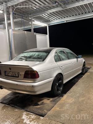 Grey BMW 530 2000 in Riga, with an engine capacity of 3.00 L and mileage of 700 thousand km for 2999 €, photo 4 on AUTOMOTO.COM.LV