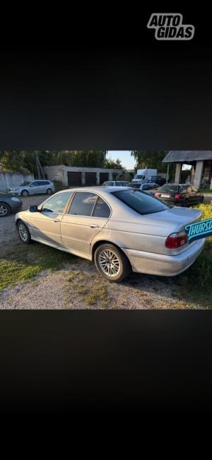 Pelēks BMW 530 2000 Joniškis, ar dzinēja tilpumu 2.50 L un nobraukumu 387 tūkst. km par 850 €, foto  vietnē AUTOMOTO.COM.LV